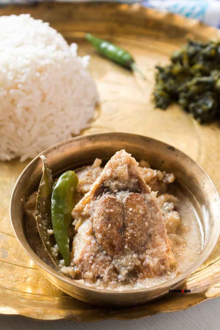 Doi Ilish | Hilsa Fish in Yogurt Gravy Recipe - Bengali Fish Recipes